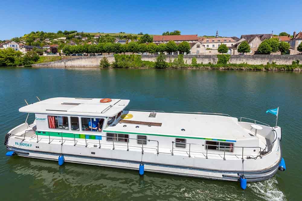 Locaboat Penichette 1500r canal and river rental boat