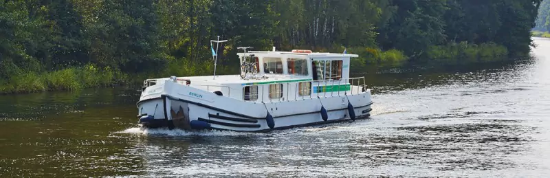 Locaboat Penichette 1500r canal and river rental boat